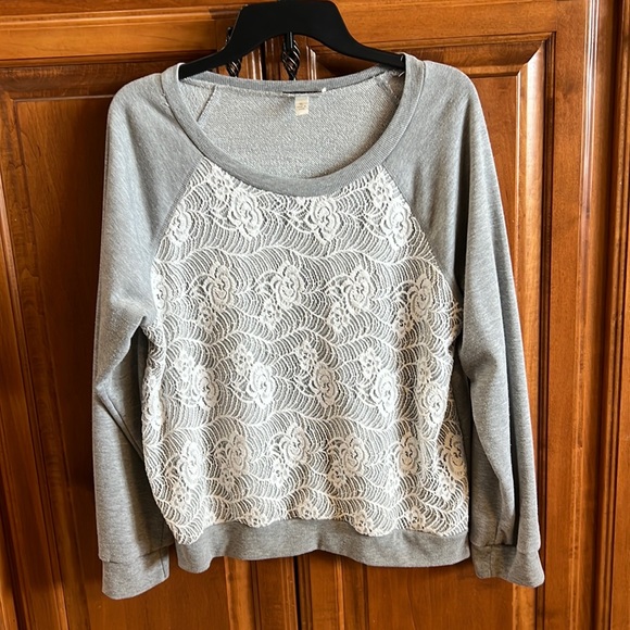 Maria Gabrielle | Tops | Maria Gabrielle Light Wight Sweater Size Xl ...